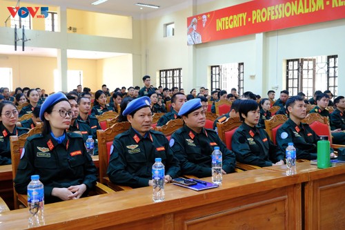 Vietnamese security officers share view on peacekeeping operations