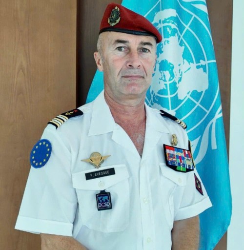 Dans les coulisses des missions de maintien de la paix: un lieutenant ...