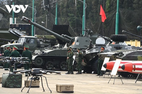Modern Vietnamese military weapons exhibited at defence expo