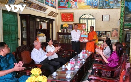 Khmer people celebrate Sen Dolta Festival