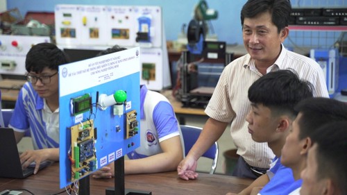 More Vietnamese universities offer courses in semiconductor technology ...