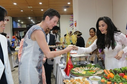 Pekan raya kuliner ASEAN 2015 yang variatif dengan bermacam-macam jenis ...