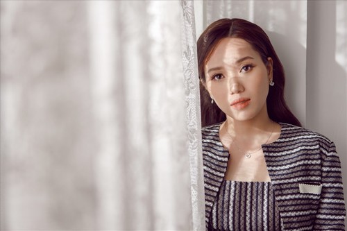 Memperkenalkan Penyanyi Thuy Chi