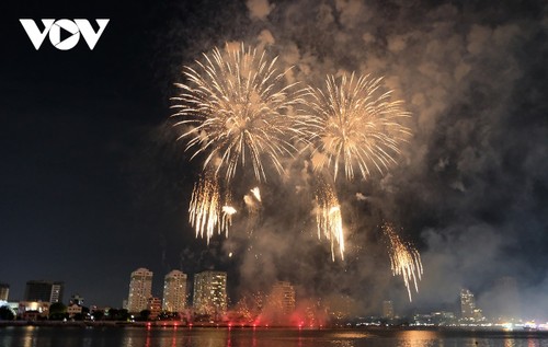 Han River fireworks sparkle on opening night of Danang festival
