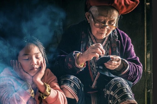 Portrait of Red Dao woman wins National Geographic top prize