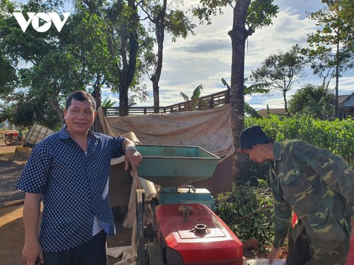 សេចក្ដីស្រឡាញ់រាប់អានរបស់ប្រជាជនចំពោះ លោកអាចារ្យ Dieu Phi