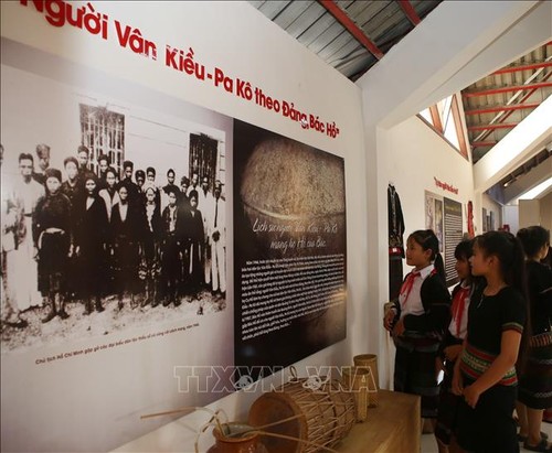 Photo exhibit highlights ethnic culture of Bru-Van Kieu group