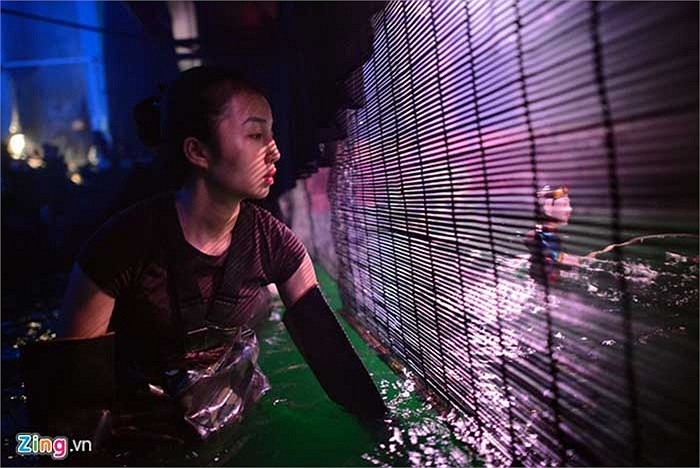 Vietnamese water puppet’s design and manipulation