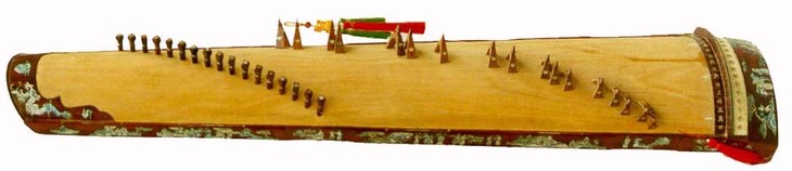 La cithare à seize cordes : passerelle entre les jeunes et la tradition